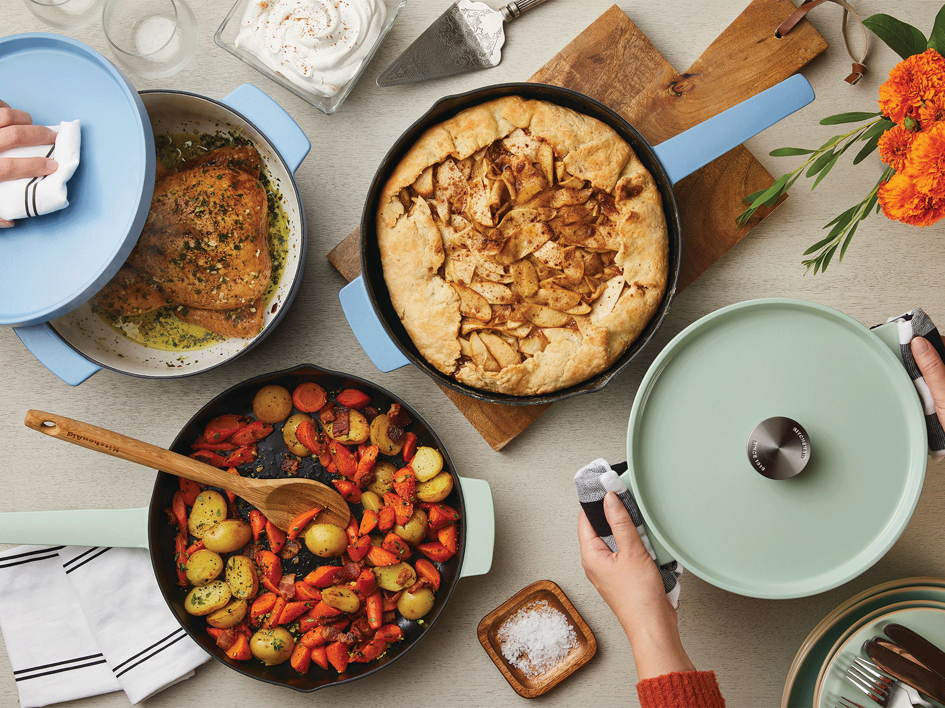 iF Design - KitchenAid Enameled Cast Iron Cookware