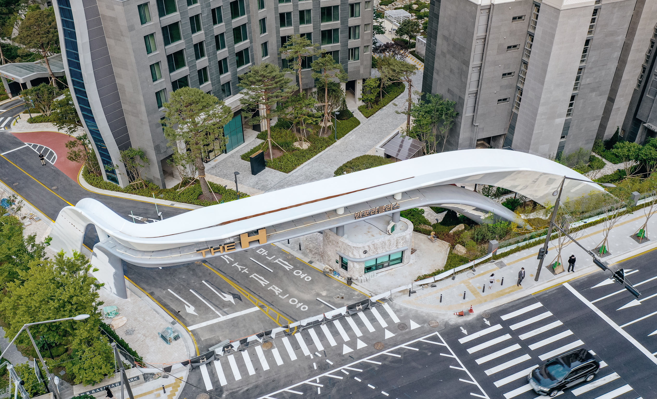 iF Design - THE H Gate 32-8