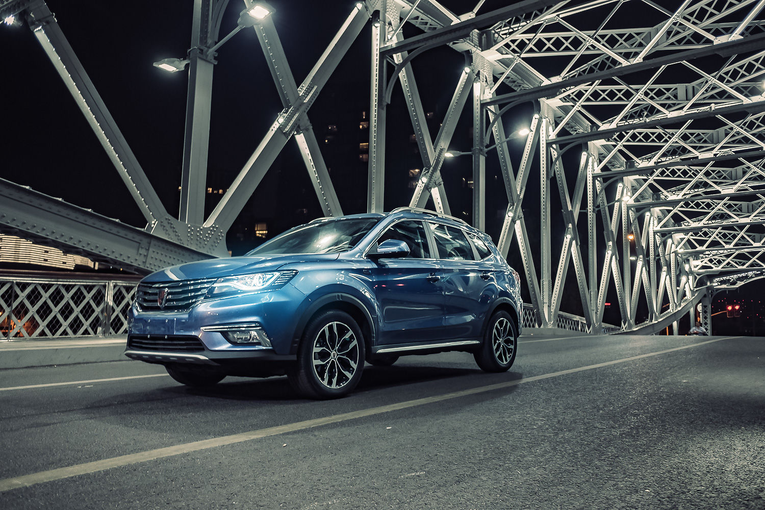 iF Design - ROEWE RX5 / ROEWE eRX5 SUV