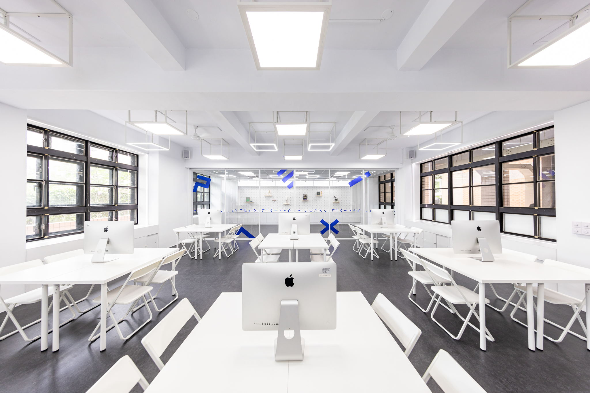 iF Design - The Pixel Lab, a Spectral Gallery