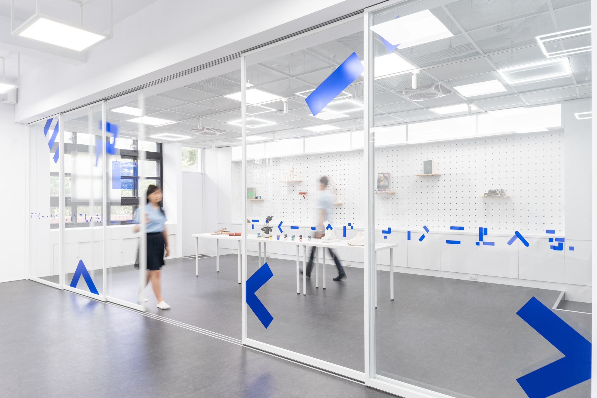 iF Design - The Pixel Lab, a Spectral Gallery